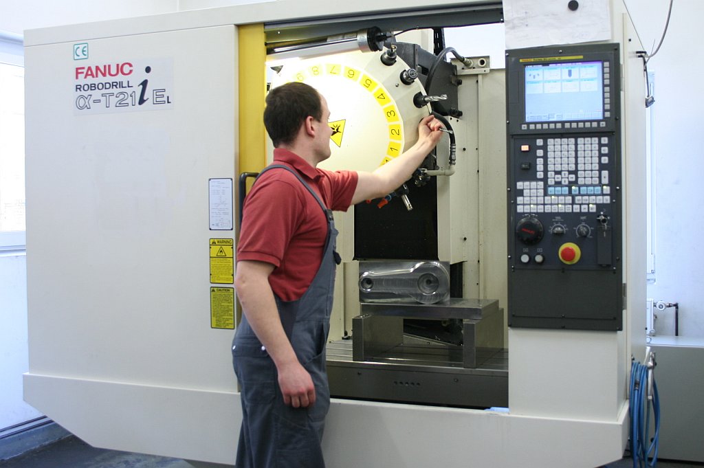 CNC-FRÄSEN / BOHREN